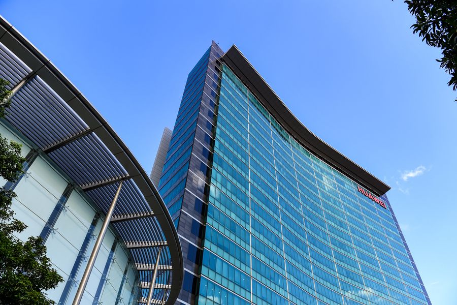 Long queues for Huawei's new handsets reflect company's strength ...